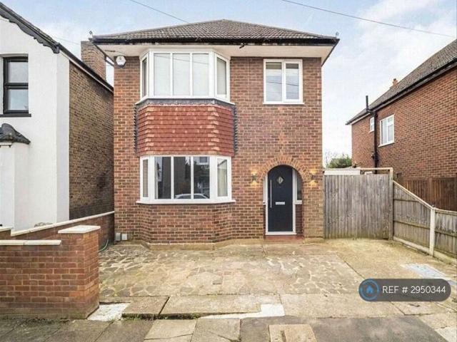 Oakfield Road, Ashford TW15, 3 bed property to rent, £2,600 pcm | PrimeLocation
