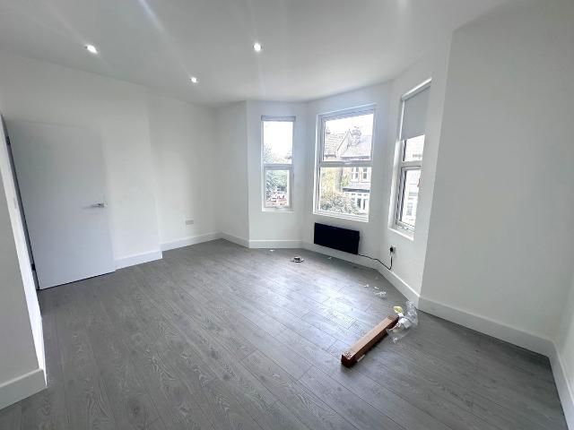 Oakfield Road, Croydon CR0, Room to rent, £1,000 pcm | PrimeLocation