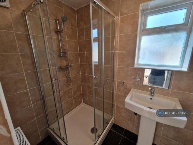 Oakfield Road, London, E6 3 bed terraced house to rent £2,650 pcm £612 pw