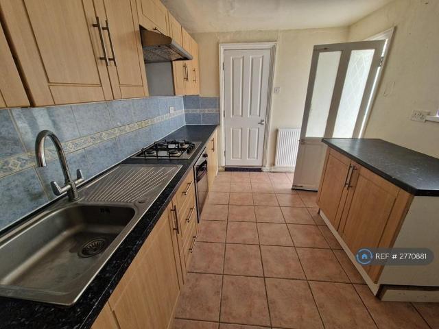 Oakfield Road, London, E6 3 bed terraced house to rent £2,650 pcm £612 pw