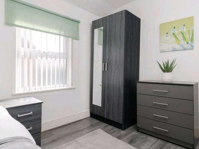 Oakfield Road Room 2