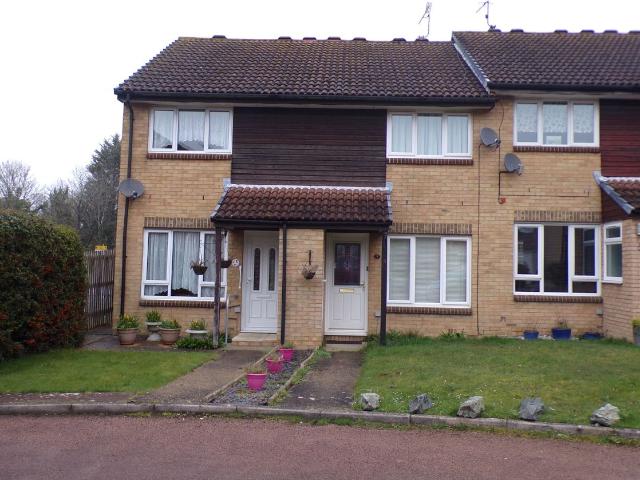 Oakfields, Crawley RH10, 2 bed end terrace house to rent, £1,650 pcm | PrimeLocation
