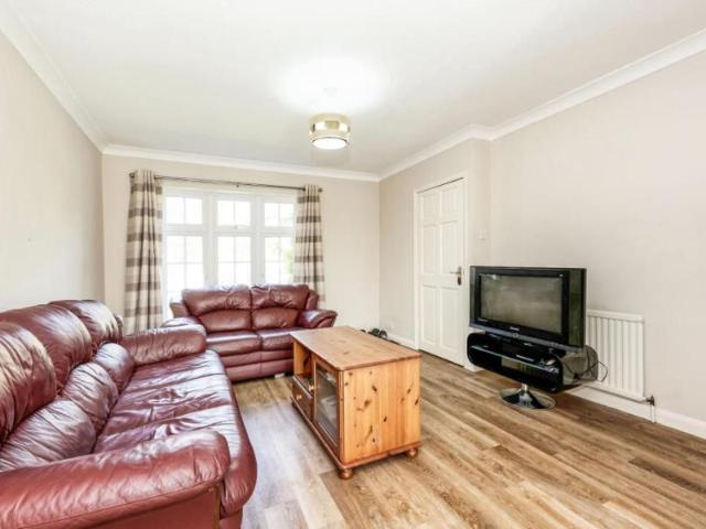 Oakfields, Guildford, GU3
