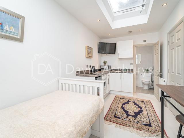 Oakhampton Road, Mill Hill, London NW7, Studio to rent, £1,000 pcm | PrimeLocation