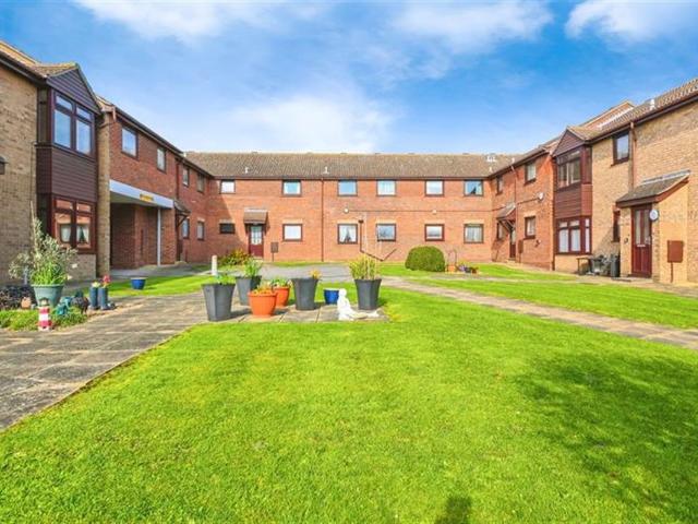 Oakhaven, Harwich CO12, 1 bed flat to rent, £925 pcm | PrimeLocation