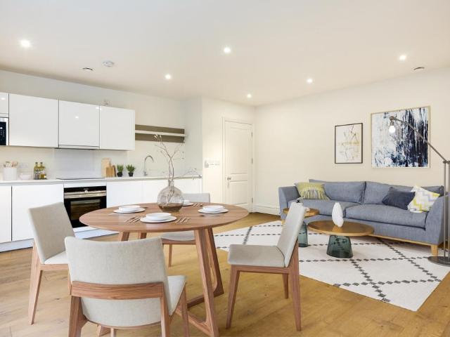 Oakhill Park, SW15 2 bed apartment to rent £3,200 pcm £738 pw