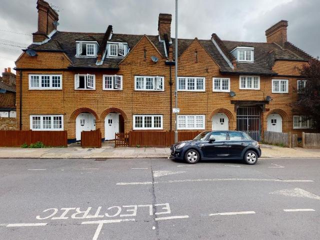 Oakhill Road, East Putney SW15, 2 bed flat to rent, £2,300 pcm | PrimeLocation