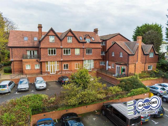 Oakhurst, Cardigan Road, Headingley LS6, 2 bed flat to rent, £1,100 pcm | PrimeLocation