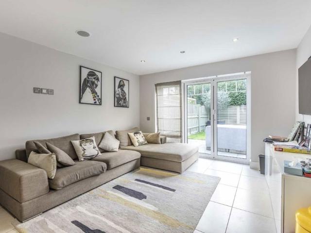 Oakhurst Close, KT2, London