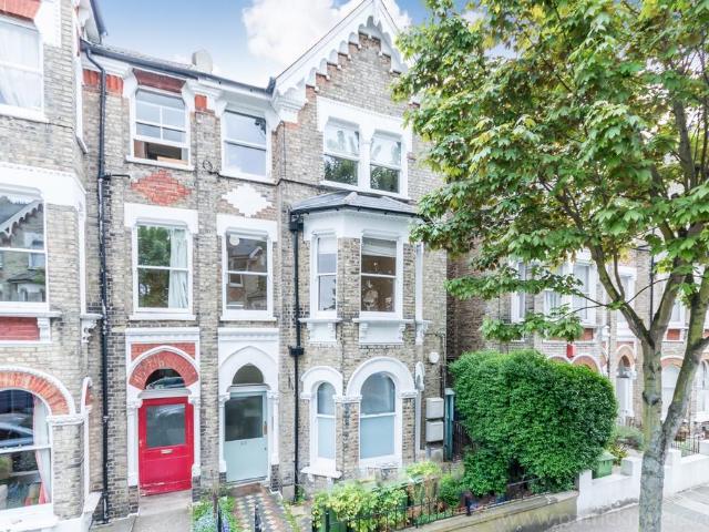Oakhurst Grove East Dulwich SE22 1 bed flat to rent £1,650 pcm £381 pw