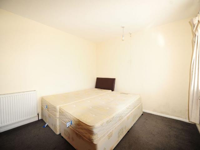 Oakington Manor Drive, Wembley HA9, Room to rent, £850 pcm | PrimeLocation