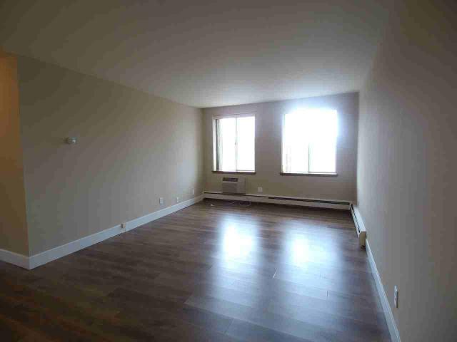 Oakland Manor Apartments 1 Bedroom Apartment for Rent at 2466 2466 2480 N Oakland Ave, Milwaukee, WI 53211