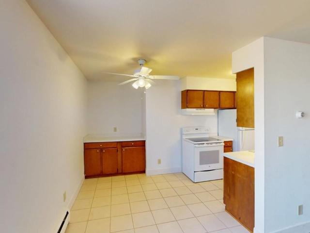 Oakland Manor Apartments 2 Bedroom Apartment for Rent at 2466 2466 2480 N Oakland Ave, Milwaukee, WI 53211