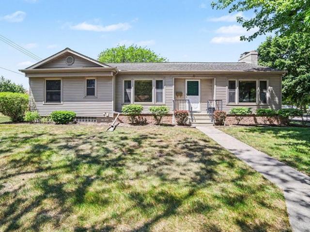 Oakland Ct, Essexville, MI 48732
