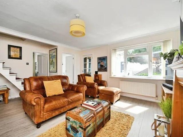 Oaklands Avenue, Saltdean BN2 8PB 4 bedroom bungalow to rent