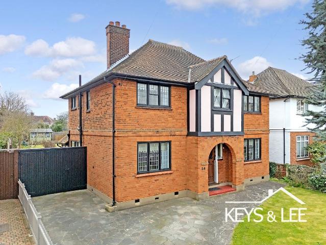 Oaklands Avenue, Romford RM1, 3 bed detached house to rent, £3,300 pcm | PrimeLocation