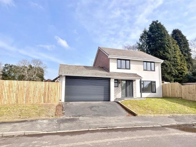 Oaklands Close, Verwood, Dorset, BH31 4 bed detached house to rent £2,400 pcm £554 pw