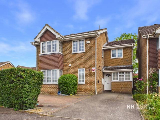 Oaklands Close, Chessington, Surrey. KT9, 4 bed detached house to rent, £2,850 pcm | PrimeLocation