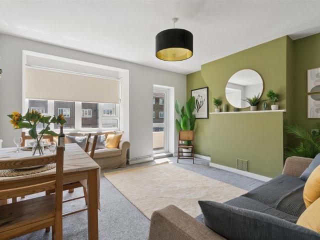 Oaklands Estate, London SW4 4 bed flat to rent £4,500 pcm £1,038 pw