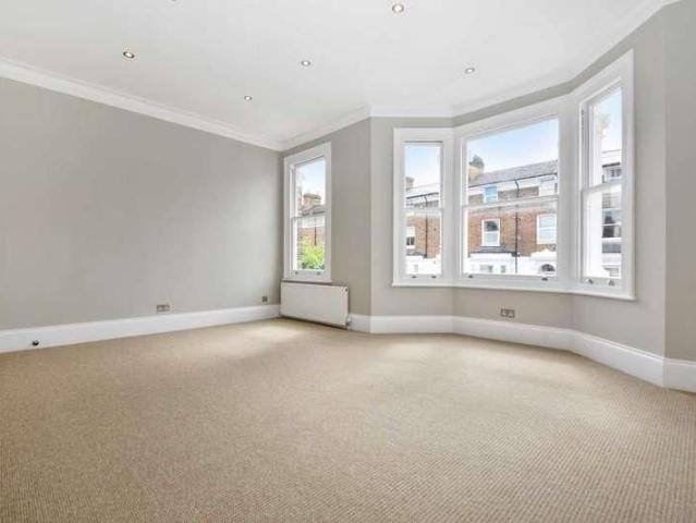 Oaklands Grove, Shepherds Bush, W12
