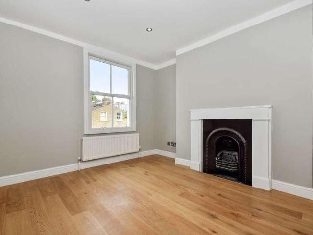 Oaklands Grove, Shepherds Bush, W12
