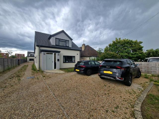 Oaklands Lane, St. Albans, AL4 3 bed property to rent £2,950 pcm £681 pw