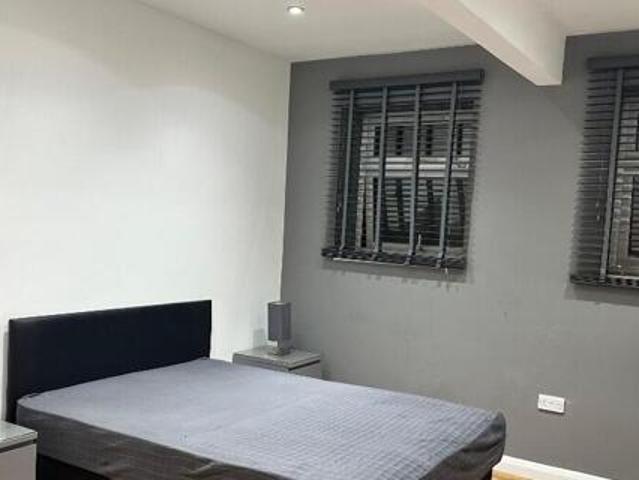 Oaklands Park Avenue, Ilford, 1 Bedroom House