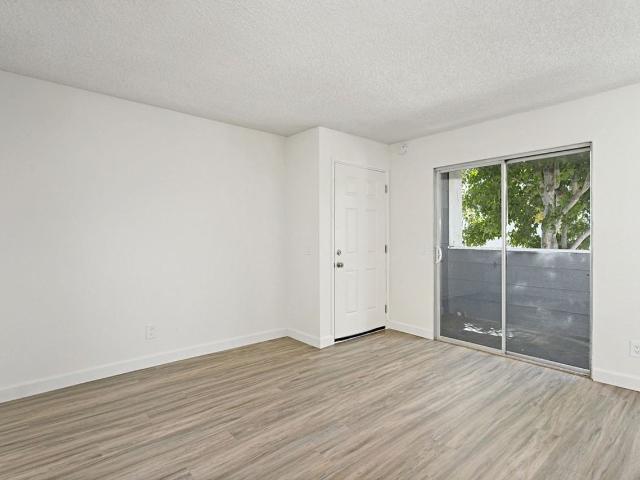 Oakleaf Apartments 1 Bedroom Apartment for Rent at 266 N El Camino Real, Oceanside, CA 92058 San Luis Rey