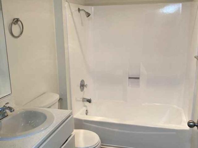 Oakleaf Apartments 2 Bedroom Apartment for Rent at 266 N El Camino Real, Oceanside, CA 92058 San Luis Rey
