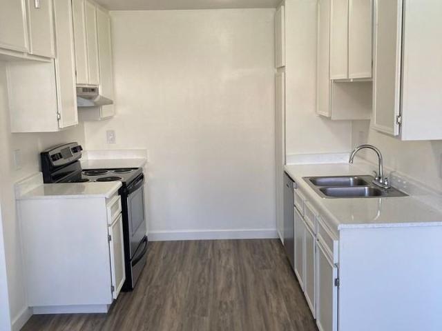 Oakleaf Apartments 2 Bedroom Apartment for Rent at 266 N El Camino Real, Oceanside, CA 92058 San Luis Rey