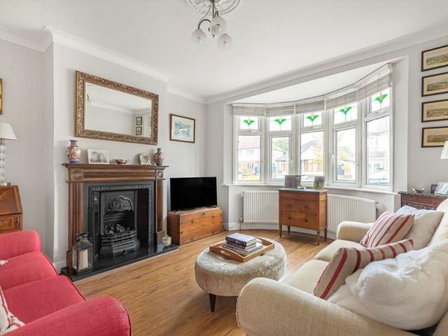 Oakleigh Avenue, KT6, London