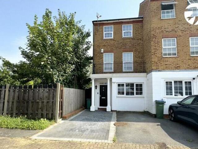 Oakleigh Close, Swanley, 3 Bedroom End