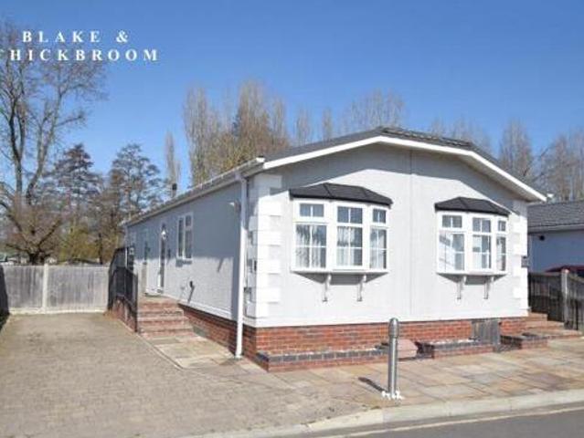 Oakleigh Park, Clacton Road, 3 Bedroom Park