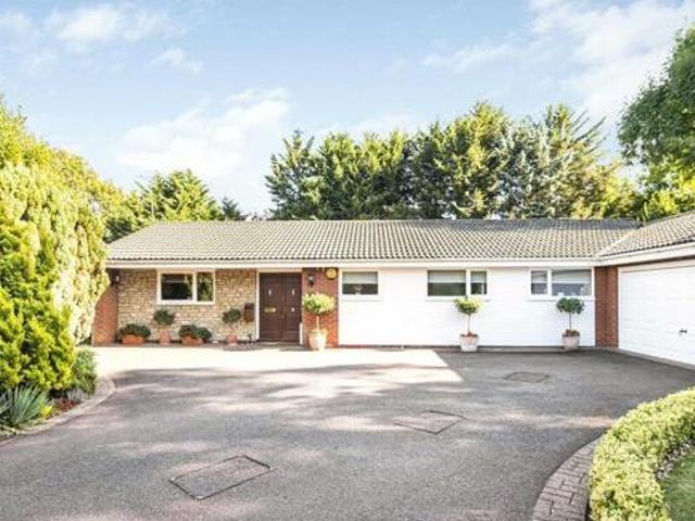 Oakleigh Park South, London, 3 Bedroom Bungalow