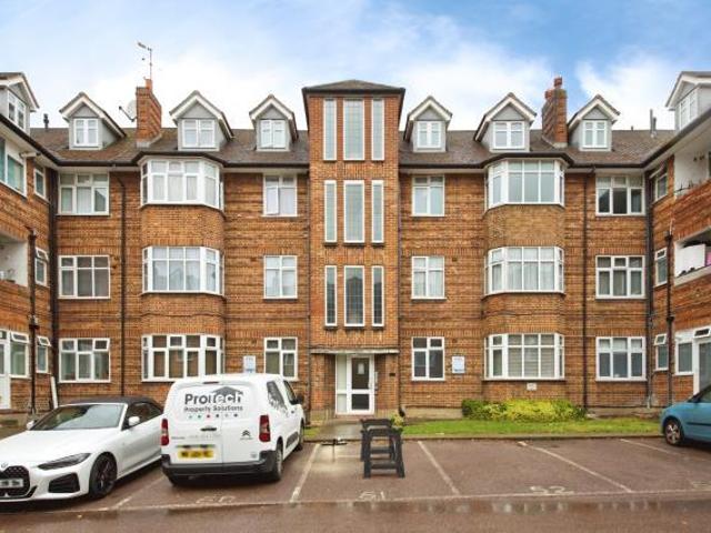 Oakleigh Road North, London, N20 2 bed flat to rent £1,800 pcm £415 pw