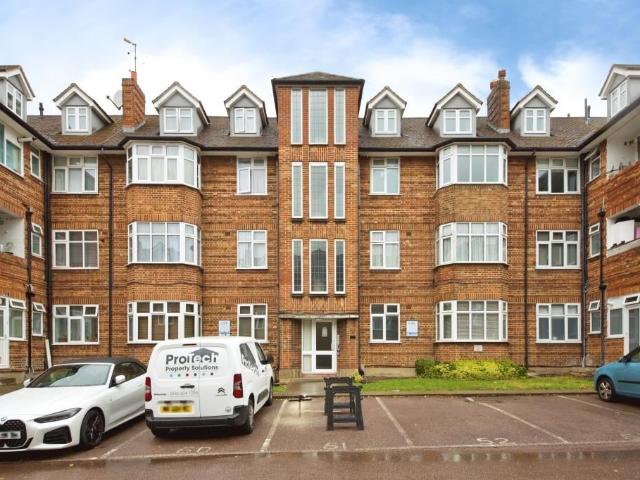 Oakleigh Road North, Whetstone N20, 2 bed flat to rent, £1,800 pcm | PrimeLocation