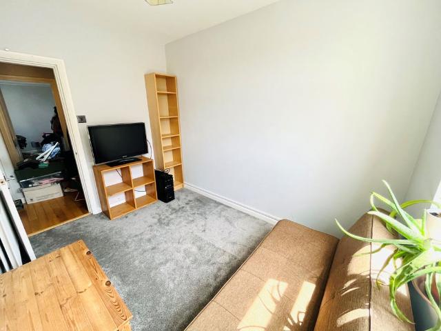Oakleigh Road North, Whetstone N20