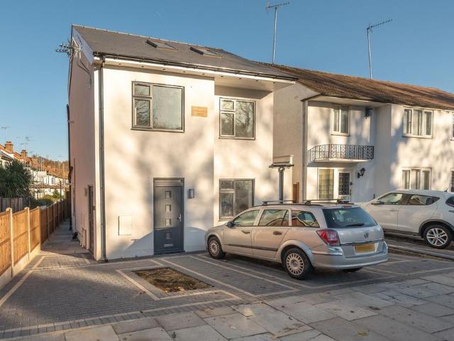 OAKLEIGH ROAD SOUTH, Brunswick Park. 1 bed flat to rent £1,699 pcm £392 pw