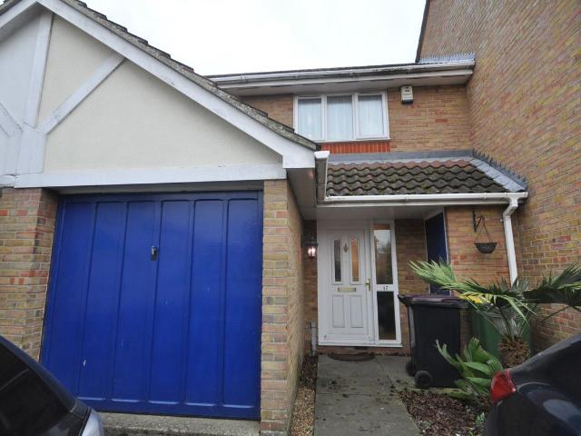 Oakley Avenue, Rayleigh SS6, 2 bed terraced house to rent, £1,450 pcm | PrimeLocation