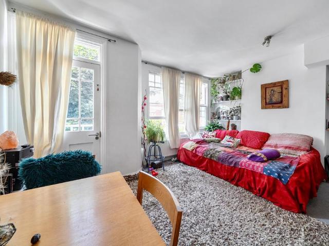 Oakley Gardens, Crouch End, London, N8 1 bed flat to rent £1,750 pcm £404 pw
