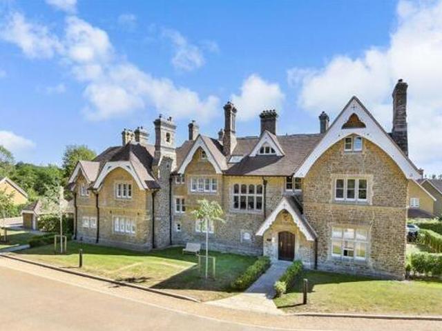 Oakley Gardens, Merstham, 3 Bedroom Duplex