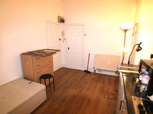 Oakley Square, Camden NW1, Studio to rent, £1,450 pcm | PrimeLocation