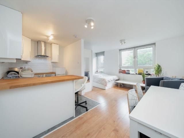 Oakley Square, Euston NW1, Studio to rent, £2,000 pcm | PrimeLocation