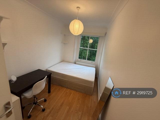 Oakley Square, London, NW1 3 bed flat to rent £3,595 pcm £830 pw