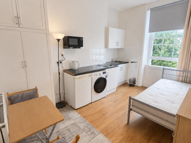 Oakley Square, London NW1, Studio to rent, £1,450 pcm | PrimeLocation