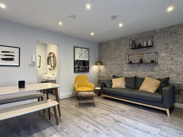 Oakley Square, London NW1 Studio to rent £2,250 pcm £519 pw