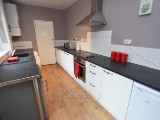 Oakley Street, Northampton NN1 4 bed terraced house to rent £1,860 pcm £429 pw