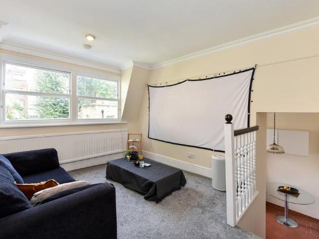 Oakley Street, Chelsea, London, SW3 2 bed flat to rent £3,163 pcm £730 pw