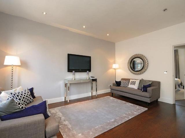 Oakley Street, Chelsea SW3, 2 bed flat to rent, £3,000 pcm | PrimeLocation