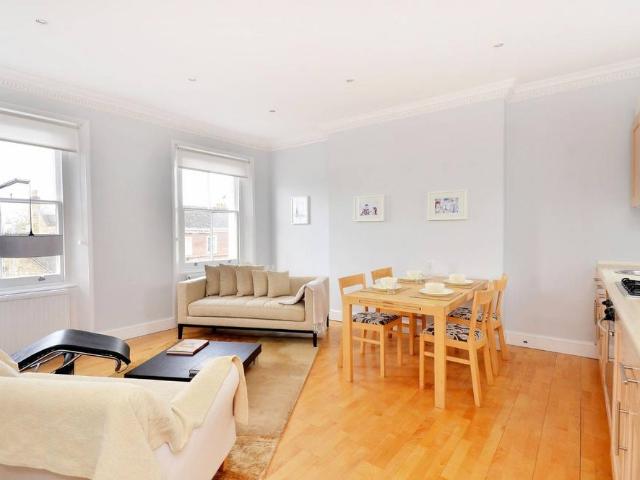 Oakley Street, London 1 bed flat to rent £2,578 pcm £595 pw